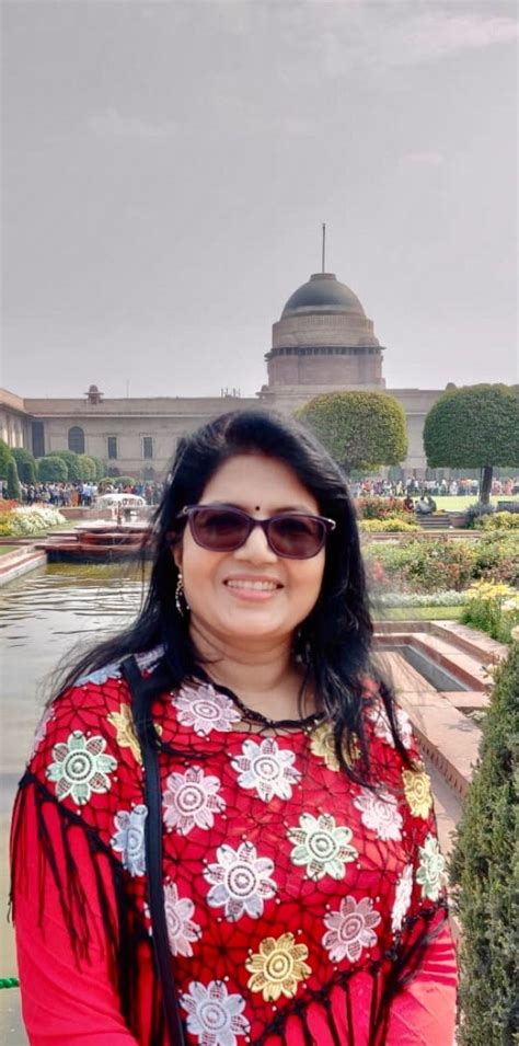 Dr Manisha Acharya Medium