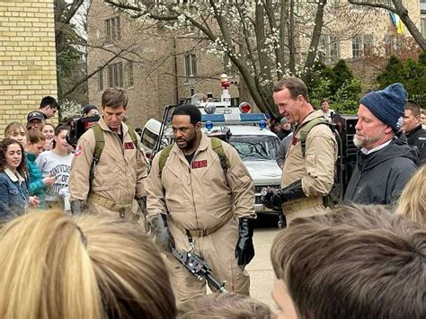 Peyton And Eli Manning Dress Up With Jerome Bettis As Ghostbusters