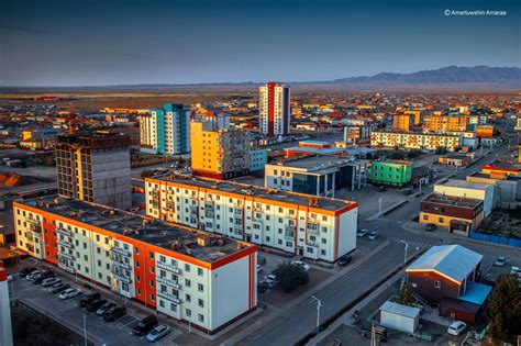 Өмнөговь Даланзадгад хот дахь 16 17 р байрны фасадыг