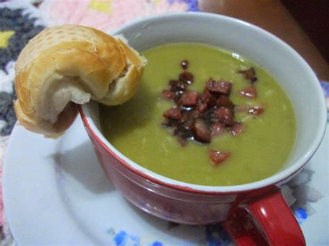Sopa de ervilhas tão fácil que dá até vergonha de dar receita