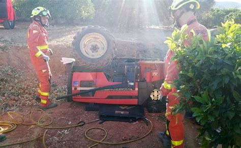 Fallece un conductor de años al volcar su tractor el tercer muerto en solo días en la C