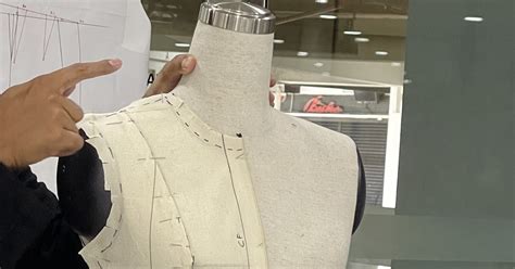 GARMENT DRAPING Task 01