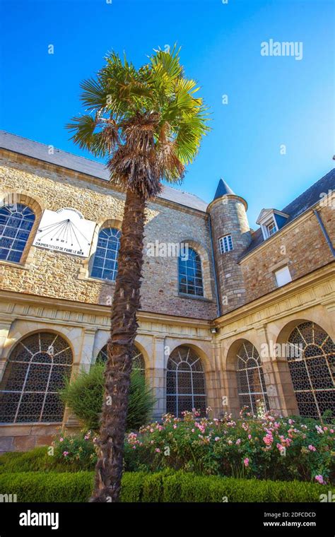 Cour Des Chartreux Hi Res Stock Photography And Images Alamy