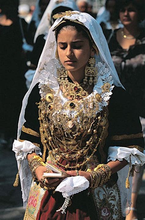 Pin By Alessandro Pani On Costumi Tipici E Artigianato Sardo