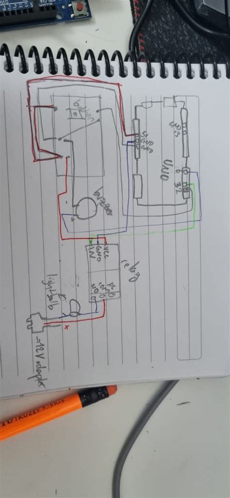 problem on how to use the no and nc pins of a relay for two different