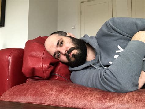 Domme Anus Karels Column
