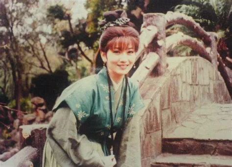 趙雅芝拍新白娘子時已38歲？你能想到她18歲的樣子是這樣的嗎？ 每日頭條