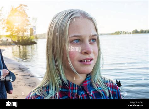 Jugendliches Mädchen Strand Fotos Und Bildmaterial In Hoher Auflösung