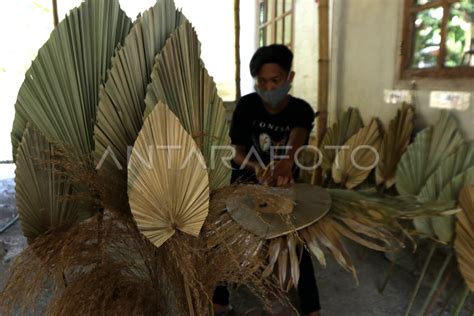 PEMASARAN DIGITAL KERAJINAN BUNGA KERING ANTARA Foto