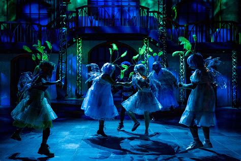 Folger S Midsummer Nights Dream Is Plagued By Too Many Ideas Flipboard