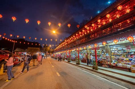 Linterna China Y Barco En Ban Rak Thai Pueblo Chino En La Frontera