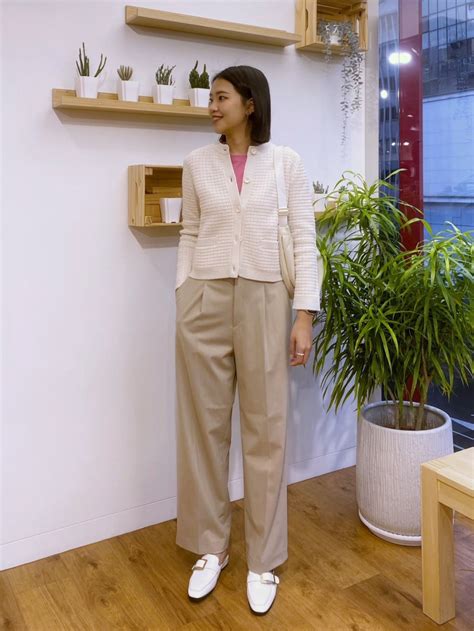 「打褶寛版長褲 褲內襠長 69 71cm、短身 T 恤 短袖 」的穿搭靈感 Uniqlo香港及澳門