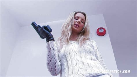 Weapon Fetish Lethal Lipstick Hitwoman Page 33