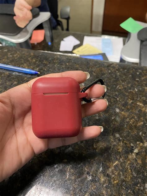 Lost Airpods Rosu