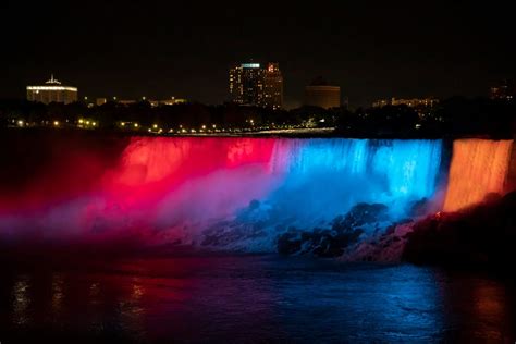 Նիագարա ջրվեժը լուսավորվեց հայկական դրոշի գույներով — Հայաստանի Հանրային Ռադիո