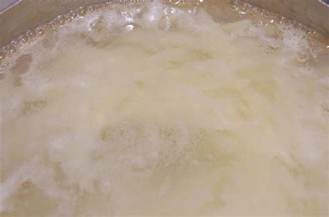 【5分レシピ】じゃがいもはフライよりボイルがいい♡茹でたら振れっ！揚・げ・な・い「シャカじゃが」に挑戦♪ 『あたらしい日日』 こんな時代の