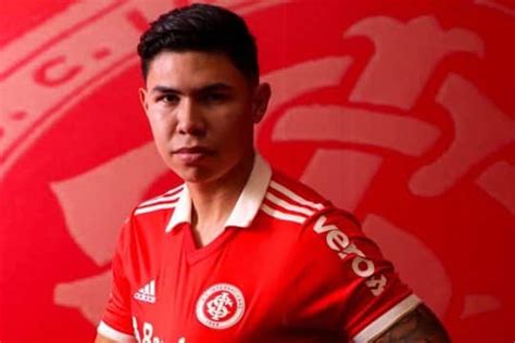 Internacional oficializa contratação do zagueiro Nico Hernández