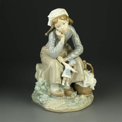 Винтажная фарфоровая статуэтка Испания Lladro 1211 Girl With Doll Девочка с куклой и корзиной
