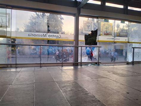 Protesta Estudiantil En Bogotá Dejó Estaciones Y Buses De Transmilenio