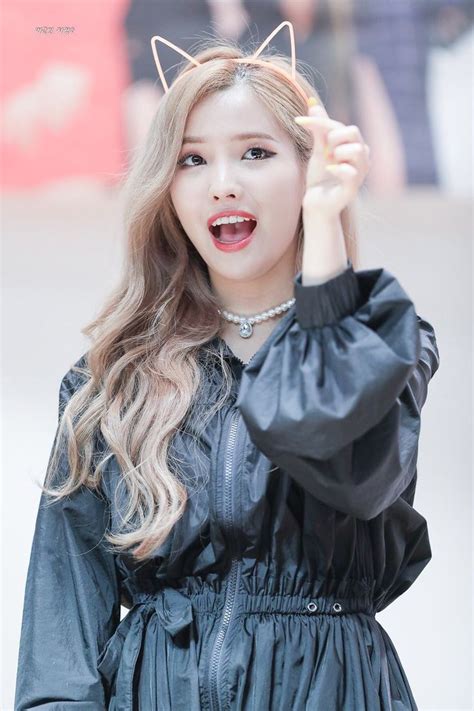 Soyeon Kpop Girl Groups Korean Girl Groups Kpop Girls Jeon Extended