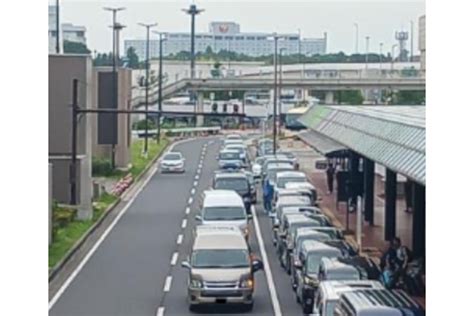 成田空港、カーブサイドの一部で2車線運用トライアル。長時間駐停車の抑止を図る Airline Web 月刊エアライン×航空旅行