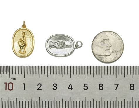 Hand Victory Sign On Oval Charm, Sku#Z1431 – Bestbeads&Beyond