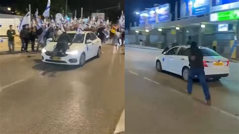 以色列大规模抗议中司机开车“顶人”狂飙路人见状飞奔追车救人 Youtube