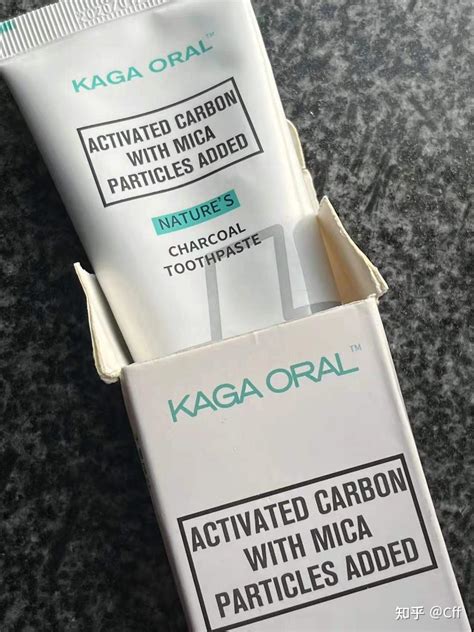 锁定了这个敲清洁的竹炭牙膏！我太爱kaga的这款活性炭薄荷牙膏了！因为不含氟，采用的是活性炭因子美白，所以非常的温和不刺激，牙齿敏感的宝宝们