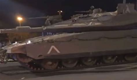 İsrail den Gazze Şeridine tank ve asker sevkiyatı
