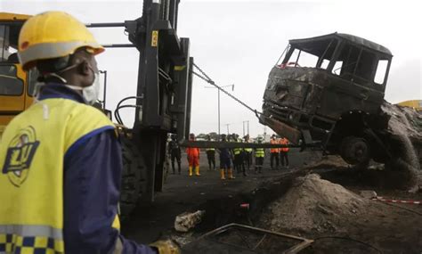 Nigeria L Explosion D Un Camion Citerne Fait 48 Morts