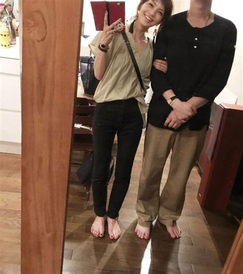 安田美沙子、夫と“お揃いコーデ”でお出かけ ラブラブ夫婦ショット披露 話題 Abema Times