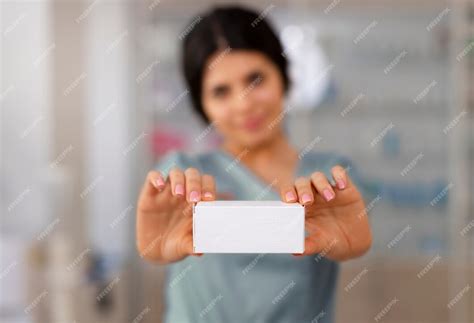 Free Photo Pharmacist At Work