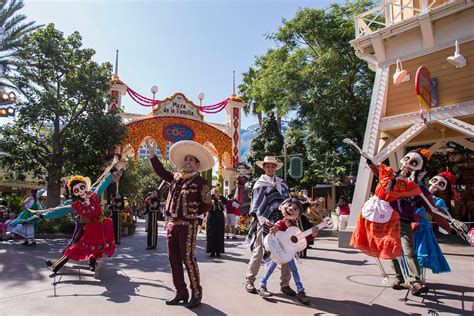 Disney And Pixars Coco Musicians Made Music With Weird Stuff — Not