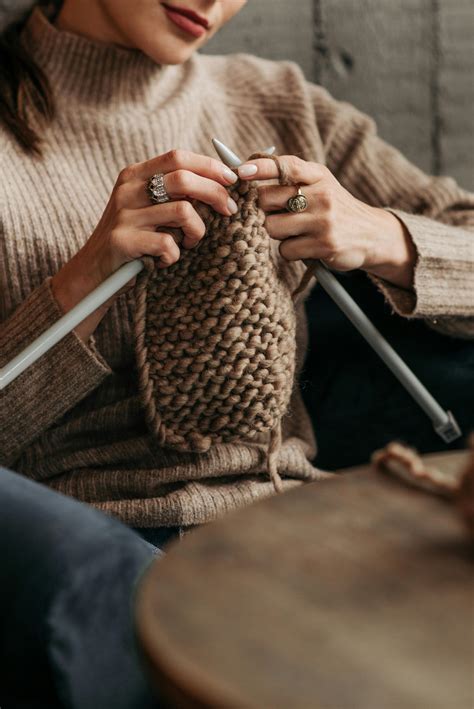 Diy 갈색 머리 개인 스타일 공예 눈 디자인 디테일 따뜻한 조명 뜨개질 뜨개질 바늘 레저 마음챙김 활동