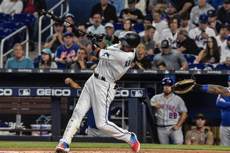 Luis Arráez Logró Hito Sin Precedentes En Los Marlins De Miami