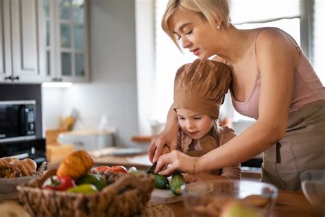 집에서 즐겁게 요리하는 아이들 무료 사진