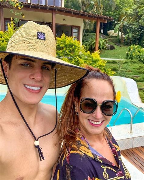 Tiago Ramos pede nova chance à mãe de Neymar Eu amo você