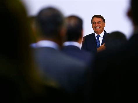 Politização Das Forças Armadas E Promiscuidade Com Governo Gestaram