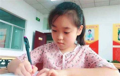 女儿来初潮的年龄，过早过晚都不好，这个年龄段才是正常的女孩
