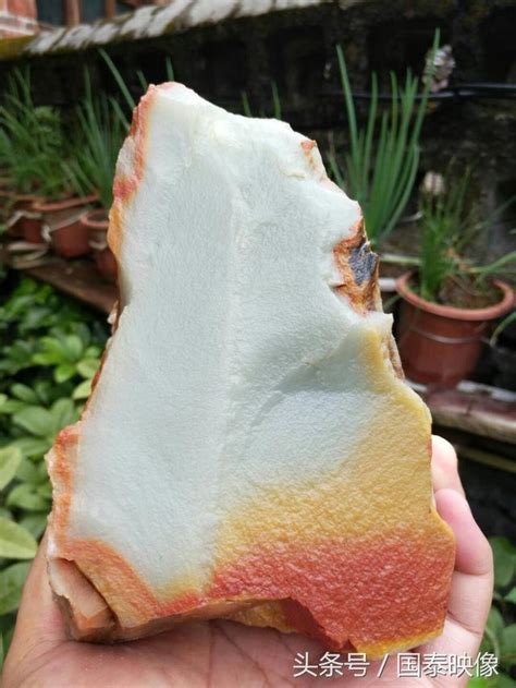 朋友家裏的黃蠟石真的多 隨便拿一塊石頭出來就是收藏的小精品啊 每日頭條