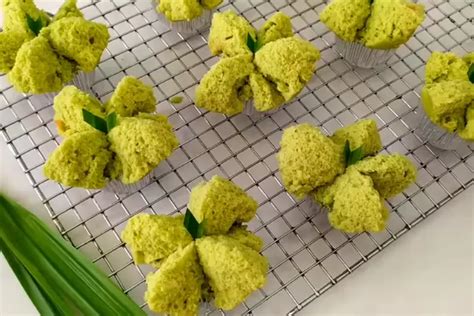 Cara Mudah Buat Bolu Kukus Pandan Hasilnya Super Mekar Dan Lembut
