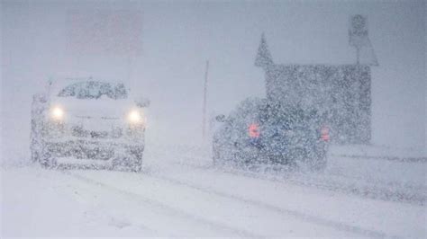 Paraliż pogodowy w Niemczech Śnieg gołoledź i strajk służb odśnieżających