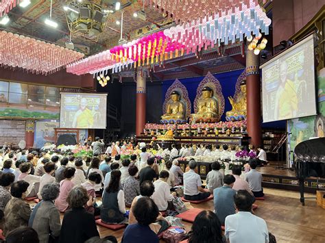 พุทธศาสนิกชนชาวเกาหลี ร่วมปฏิบัติธรรม และฟังธรรม ข่าวพระพุทธศาสนาในต่างประเทศ