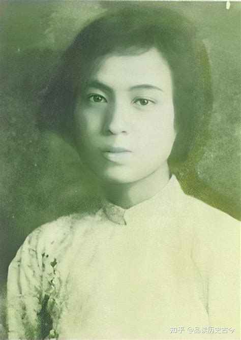 1948年，刘少奇和王光美的合照，那年她才27岁，妥妥一位大美人 知乎