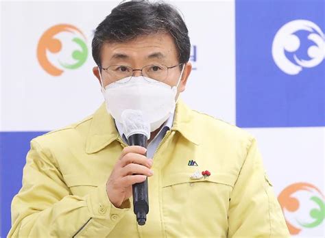 권덕철 장관 “의료계 인력지원 수반돼야 백신접종 성공협조 부탁” 아주경제