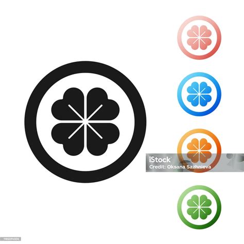 黑色金幣與四葉三葉草圖示隔離在白色背景聖派翠克節快樂設置圖示豐富多彩向量插圖向量圖形及更多三葉草圖片 三葉草 傳統 凱爾特式 Istock