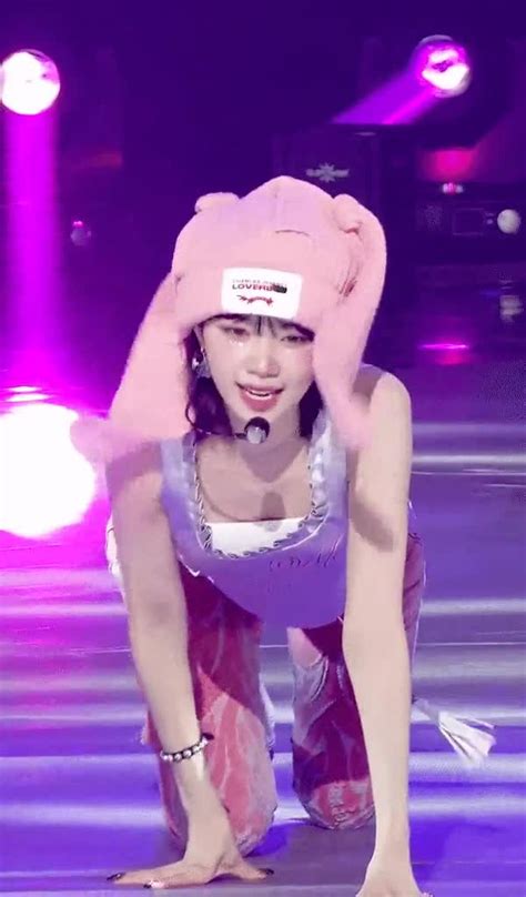 핑크 토끼 모자 배꼽 르세라핌 채원