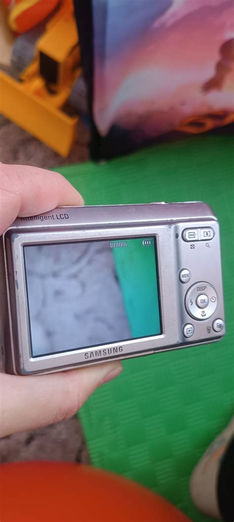 Продам цифровий фотоапарат Samsung 500 грн Цифрові фотоапарати