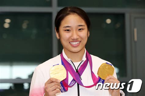 배드민턴 여제 안세영 2관왕 미소 활짝 뉴스1