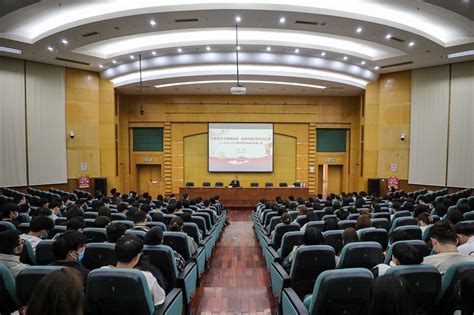 校长常绿为学生讲授春季学期开学第一课 淮阴工学院新闻网